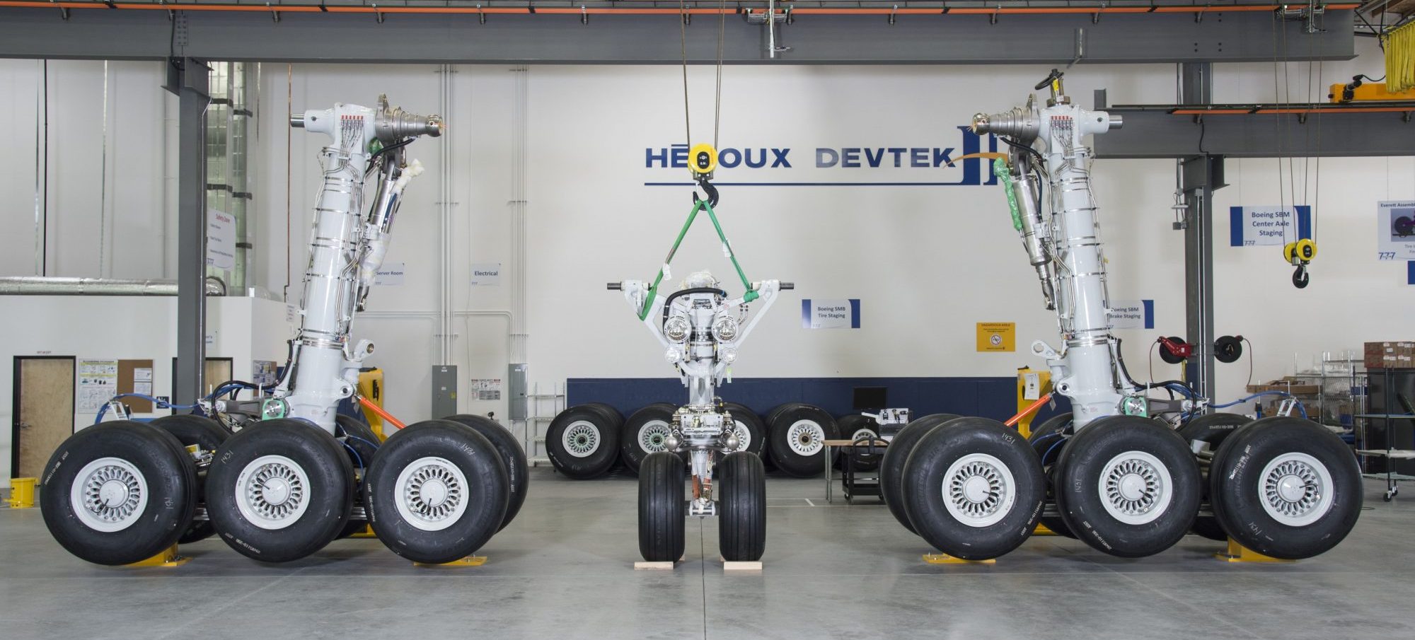 Aircraft TechnicWhy Four Wheels Are Used Instead Of Two On A320 Landing ...