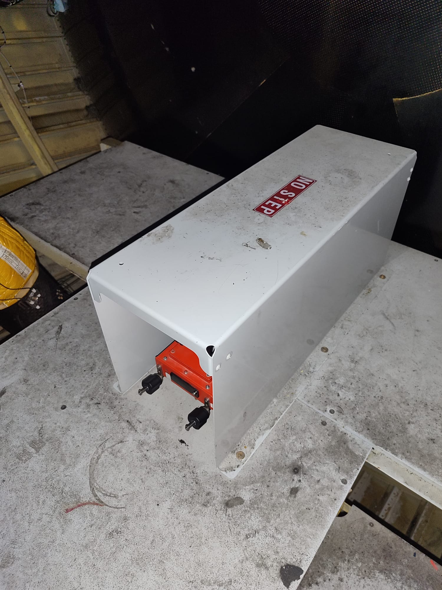 Aircraft TechnicHow it works: Underwater Locator Beacon (ULB ...